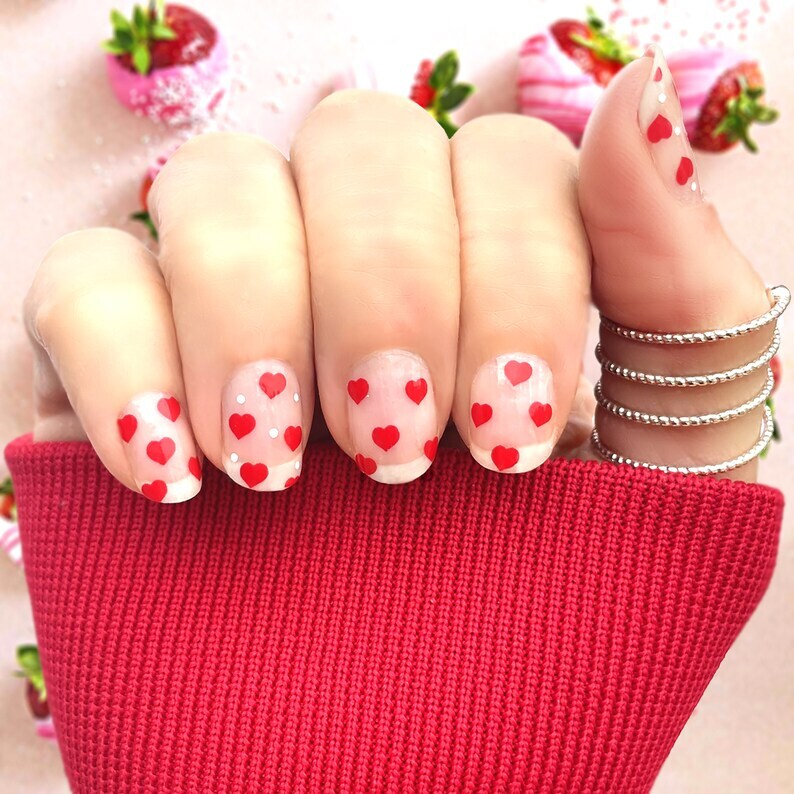 40+ Cute Heart Nails That Are Perfect For Valentine’s Day - LynSire
