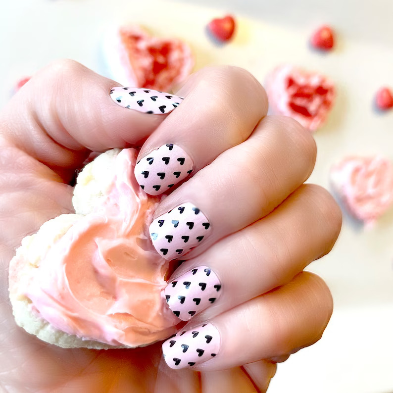 40+ Cute Heart Nails That Are Perfect For Valentine’s Day - LynSire